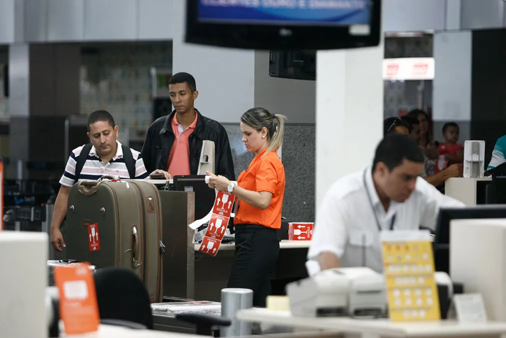 Novas regras de bagagem começam nesta terça sem reduzir preço de voos