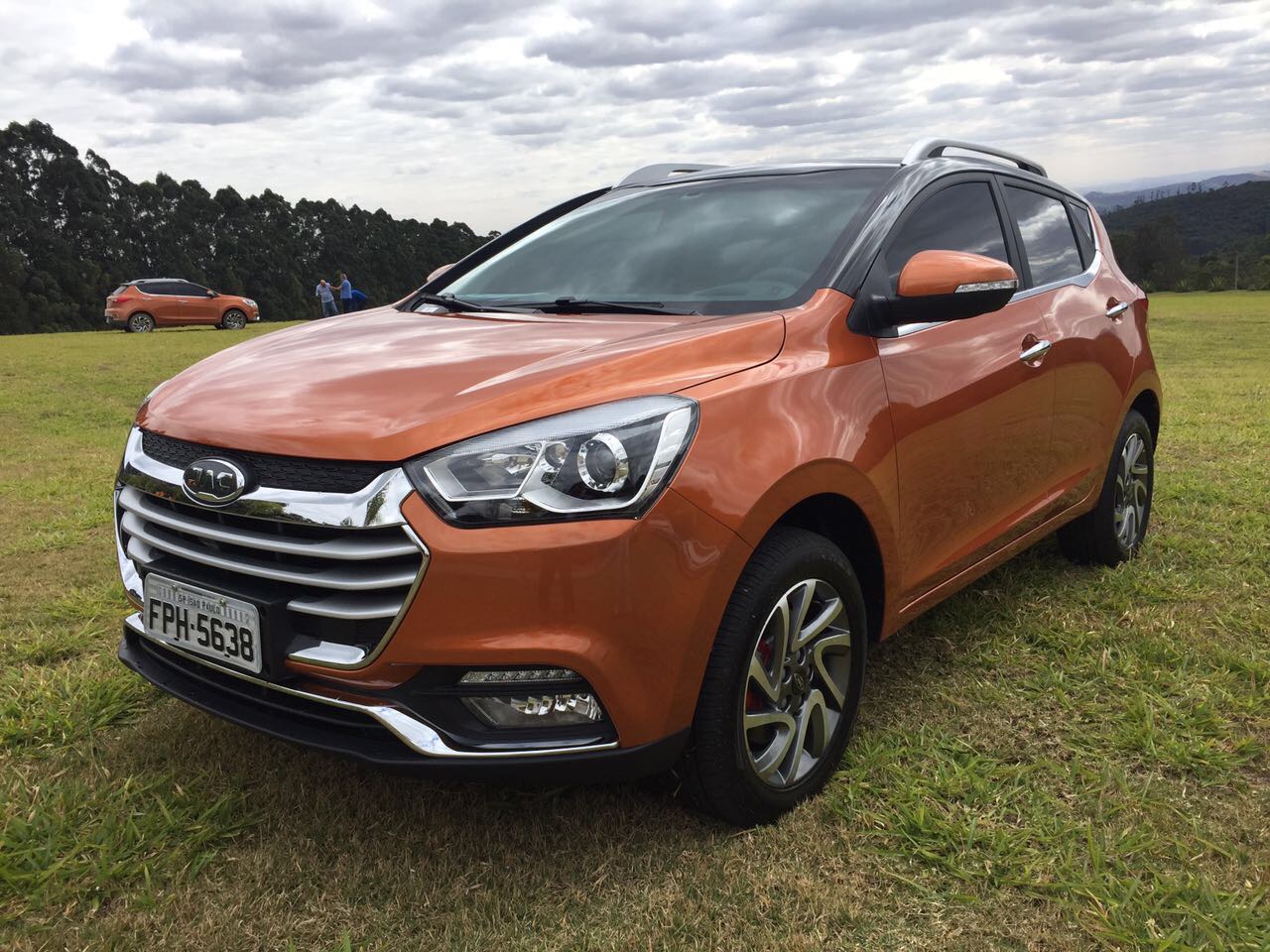 JAC T40 chega com câmera frontal e preço de R$ 56.990