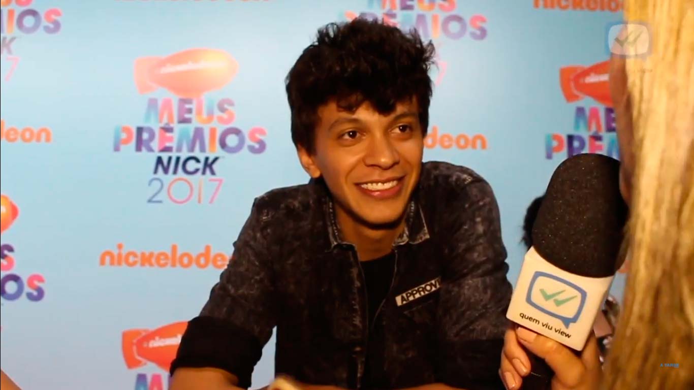 Youtuber Julio Cocielo comemora sucesso na carreira