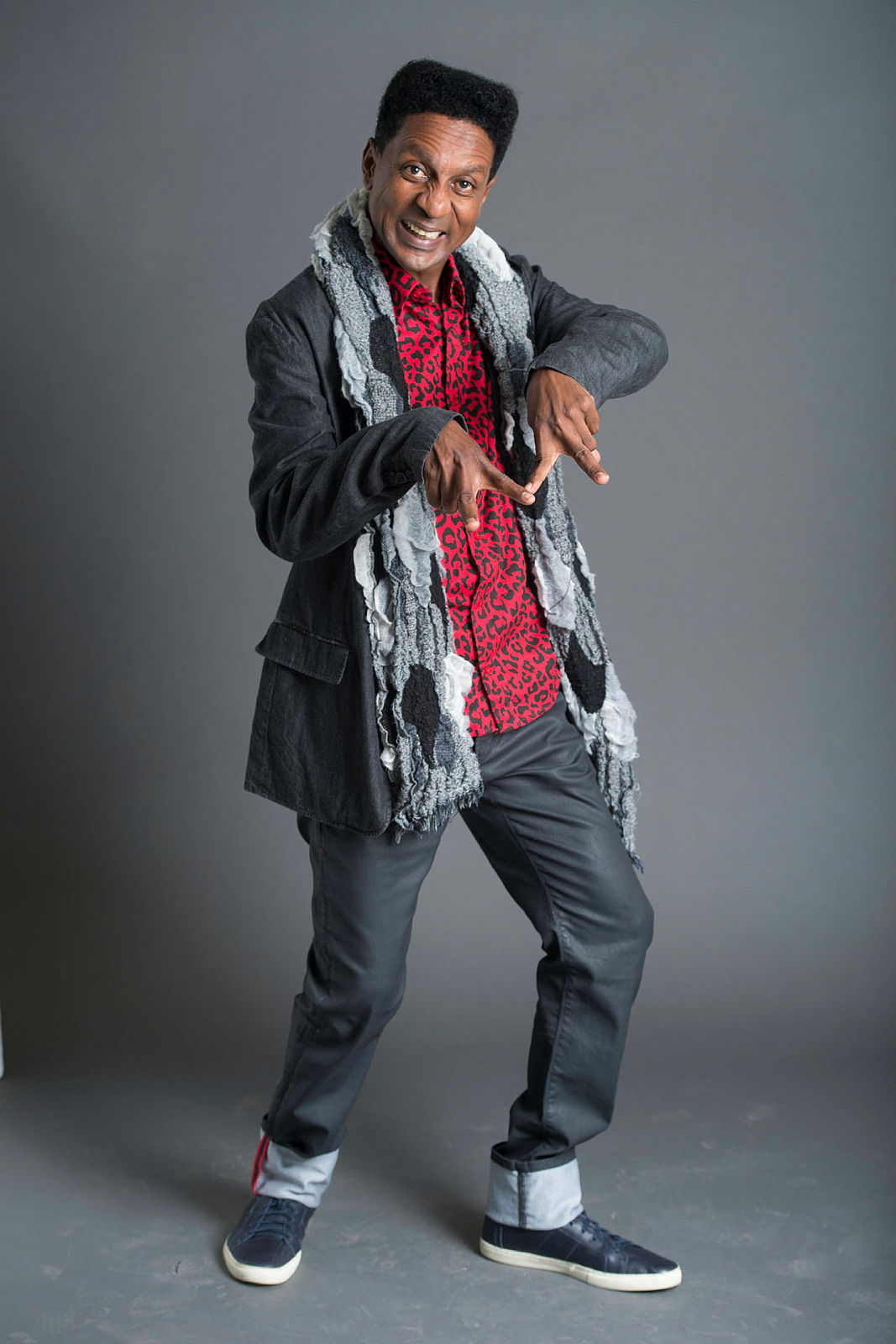 'Toda vez que alguém sai do armário ajuda o outro', diz ator Luis Miranda