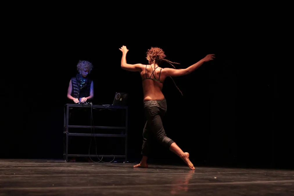 Mulheres reforçam feminismo com performances em Salvador