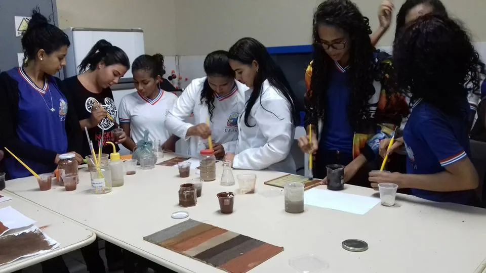 Tinta ecológica é desenvolvida por estudantes da Casa Nova