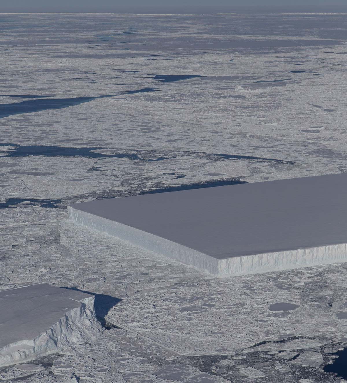 Nasa fotografa iceberg em formato de tábua