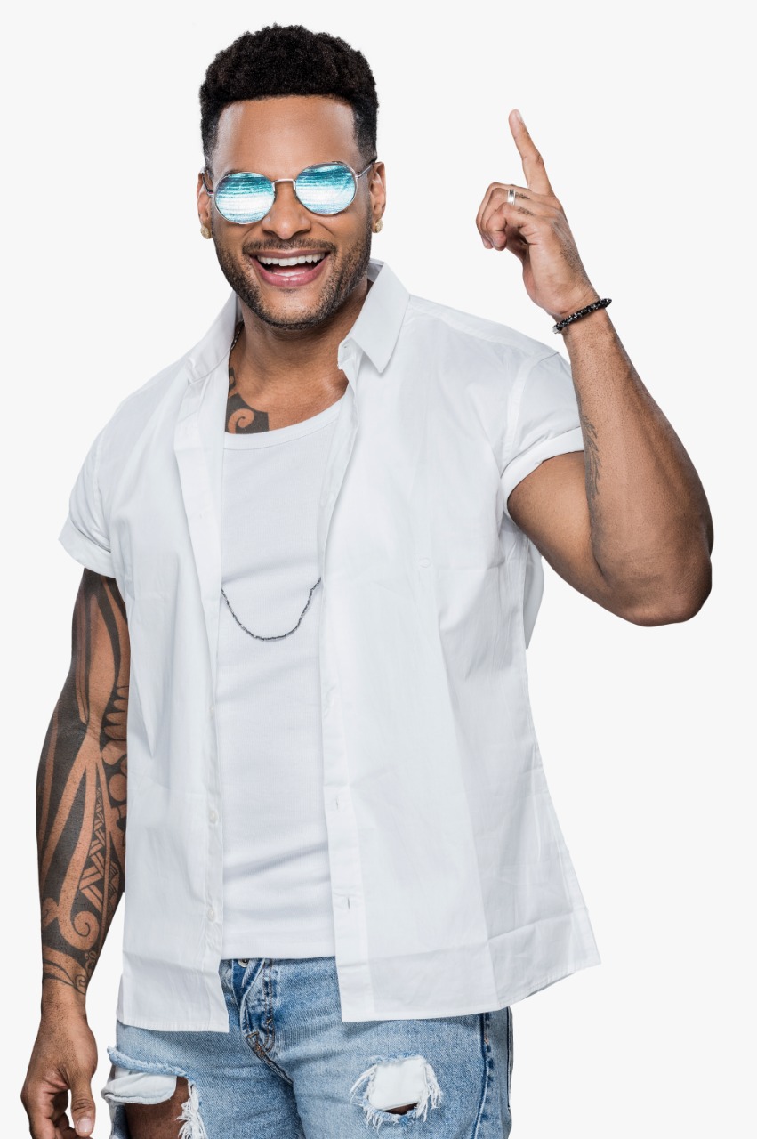 Tony Salles completa 38 anos em festa com a família