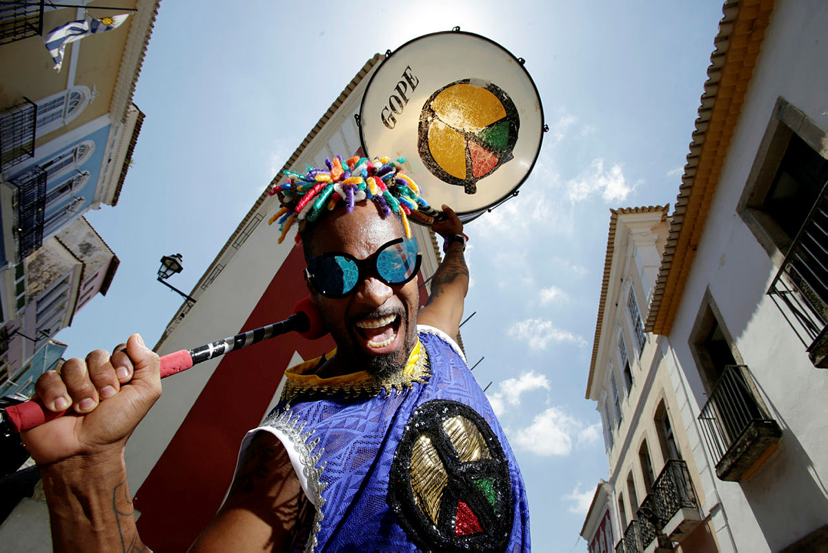 Olodum celebra 40 anos de história com desfile e show Olodum celebra 40 anos de história com desfile e show