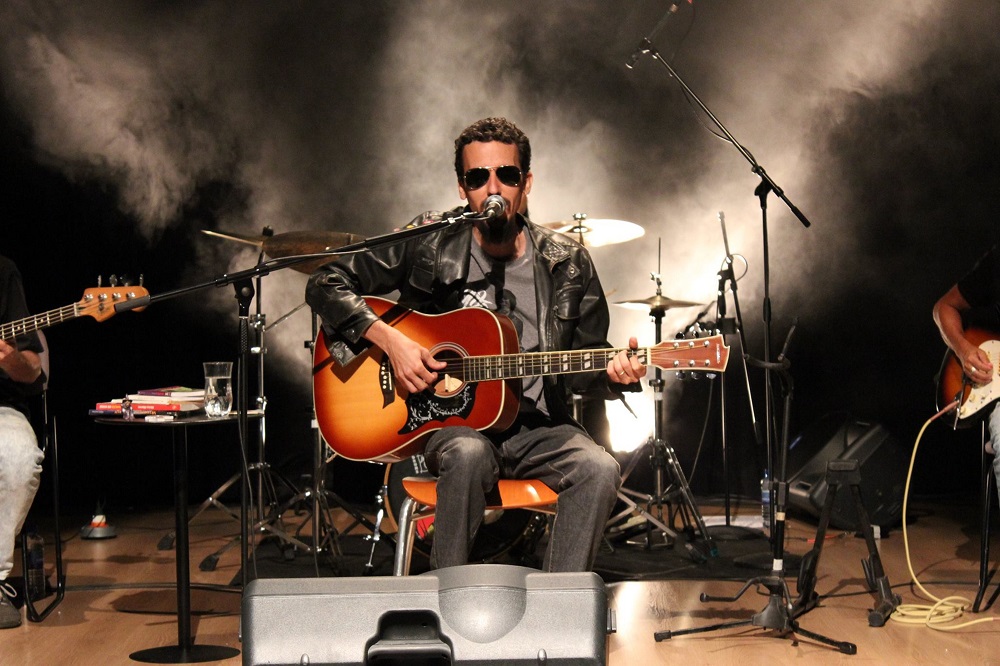 Espetáculo musical presta homenagem a Raul Seixas | A TARDE Espetáculo musical presta homenagem a Raul Seixas | A TARDE