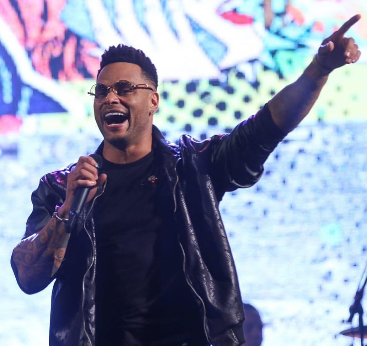 Tony Salles comenta momento do Parangolé e promete surpresas para o verão