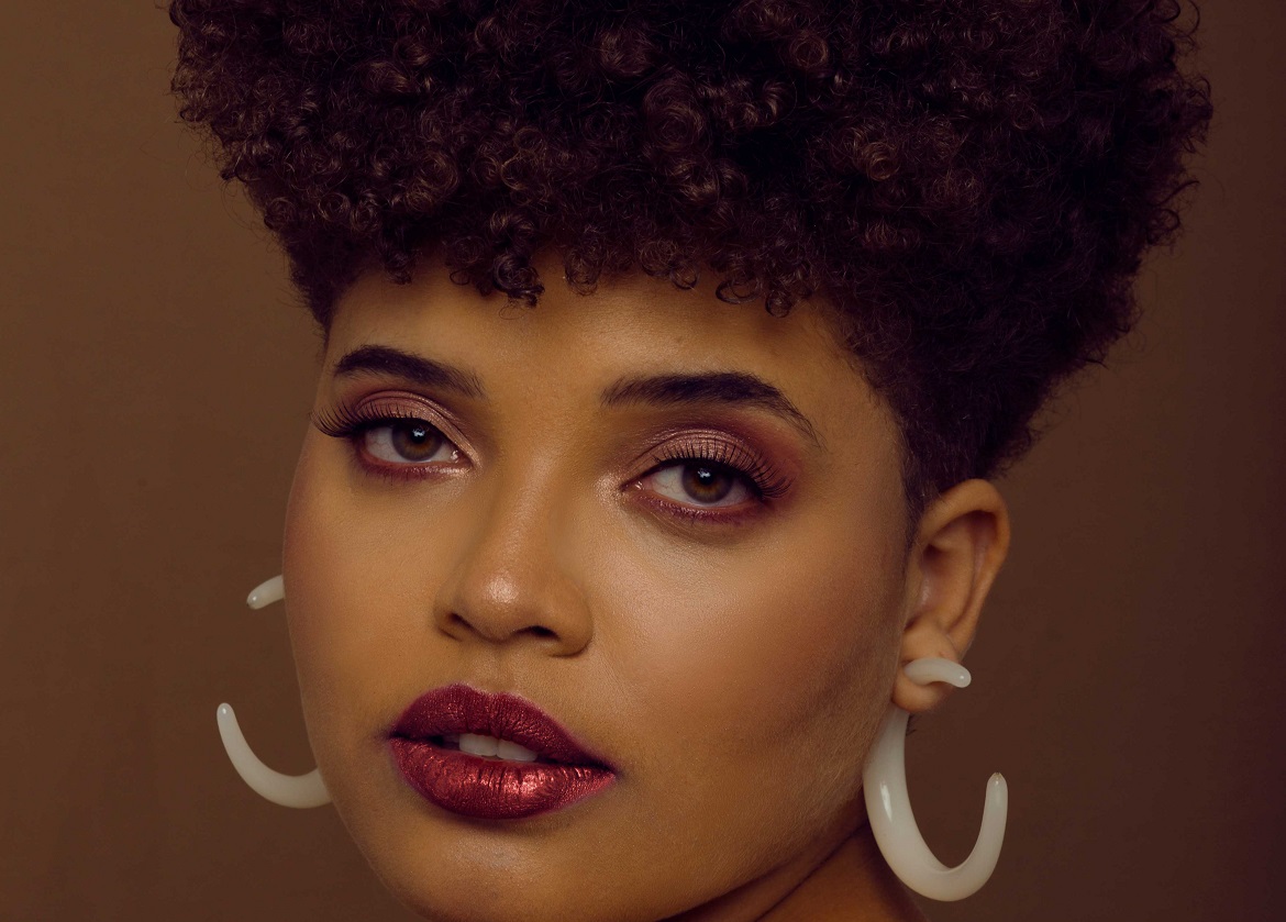 Em clima de pagotrap, cantora baiana Brena lança ‘Pedaço de África’ em ...