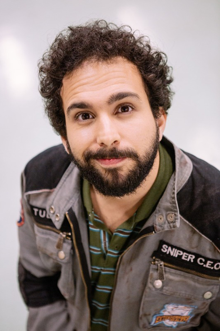 Humorista Murilo Couto se apresenta em formato drive in em Salvador