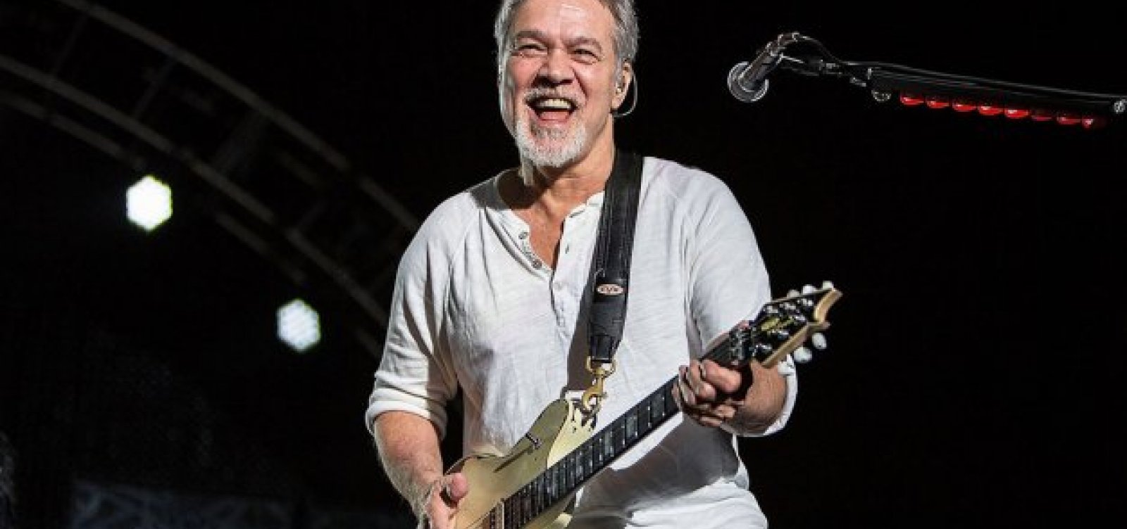 Eddie Van Halen, lendário guitarrista, morre vítima de câncer