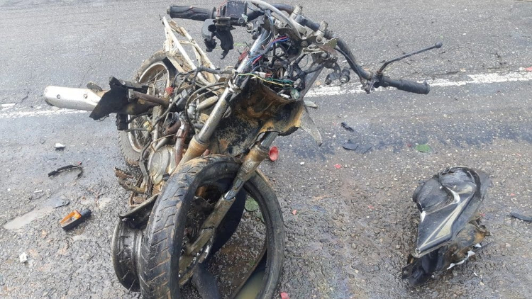 Motociclista Morre Após Acidente Envolvendo Caminhão Na Br 101 A Tarde
