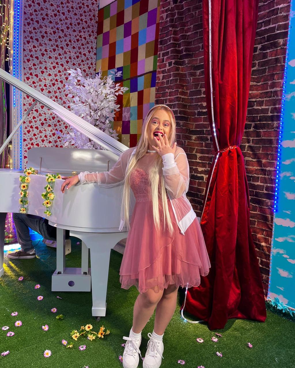 Primeira influenciadora com Síndrome de Down no mundo, baiana Cacai ...