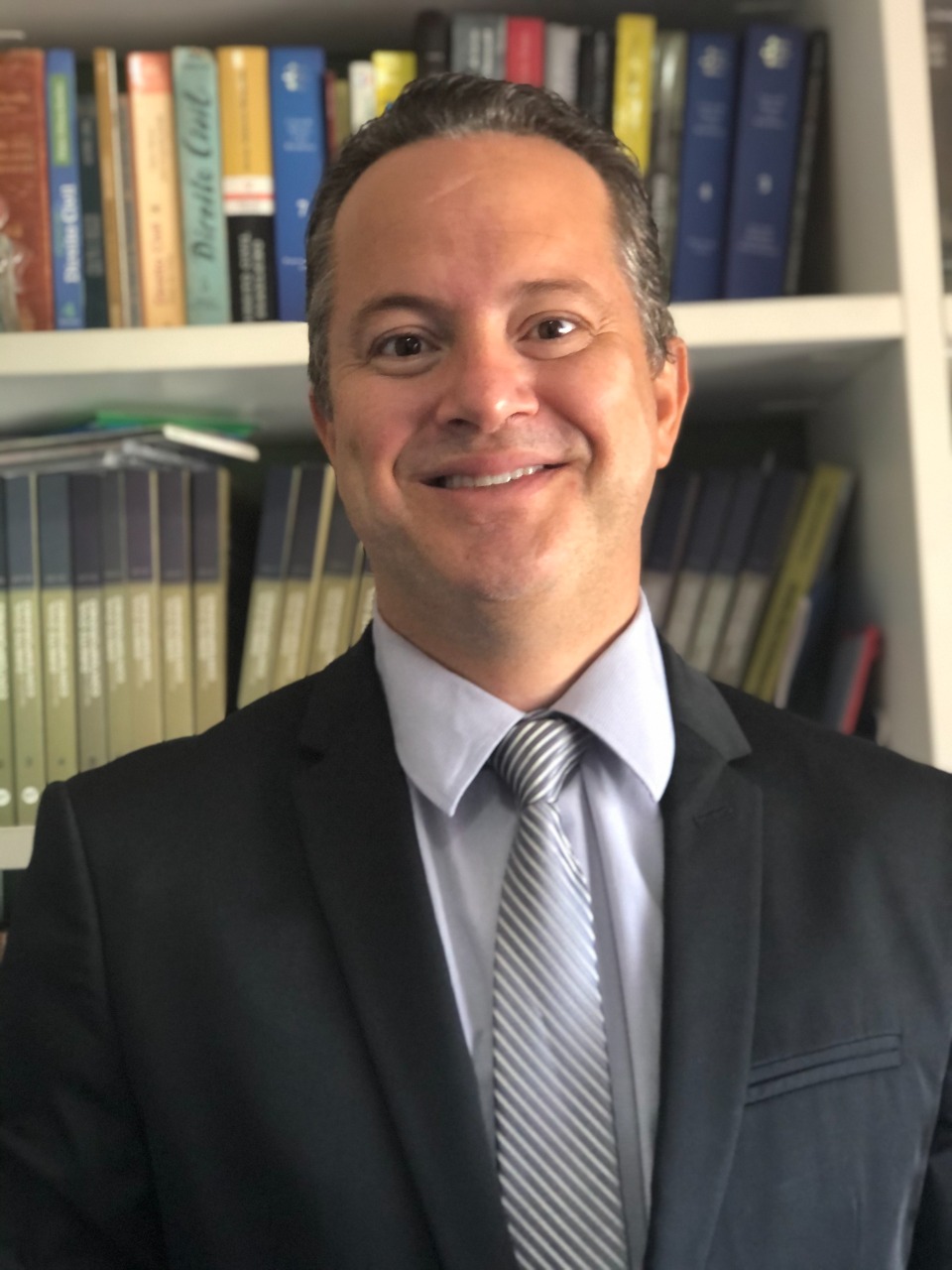 Maior autoridade em direito autoral da Bahia, Rodrigo Moraes lança livro