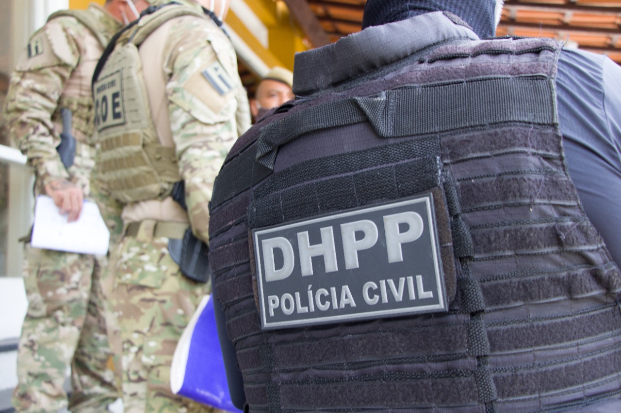 Homem é preso em flagrante com imagens pornográficas de crianças em Valéria
