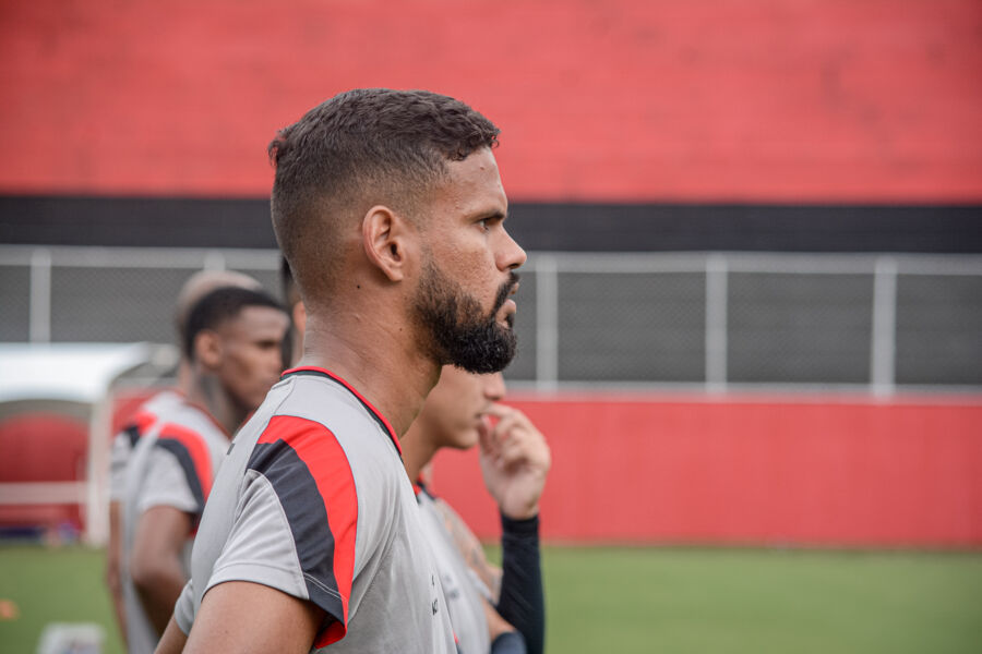 Zé Vitor tem nome publicado no BID e pode atuar pelo Vitória