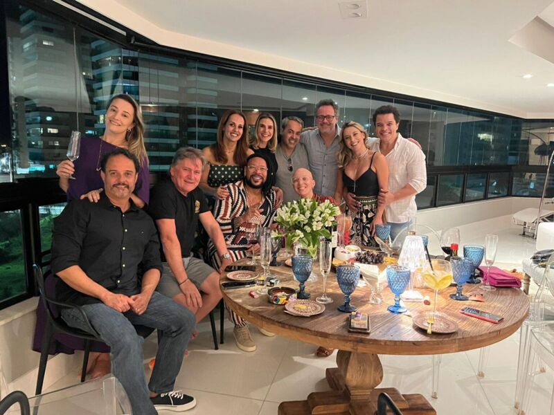 Danton Mello e Sheila Ramos foram recepcionados em Salvador com jantar