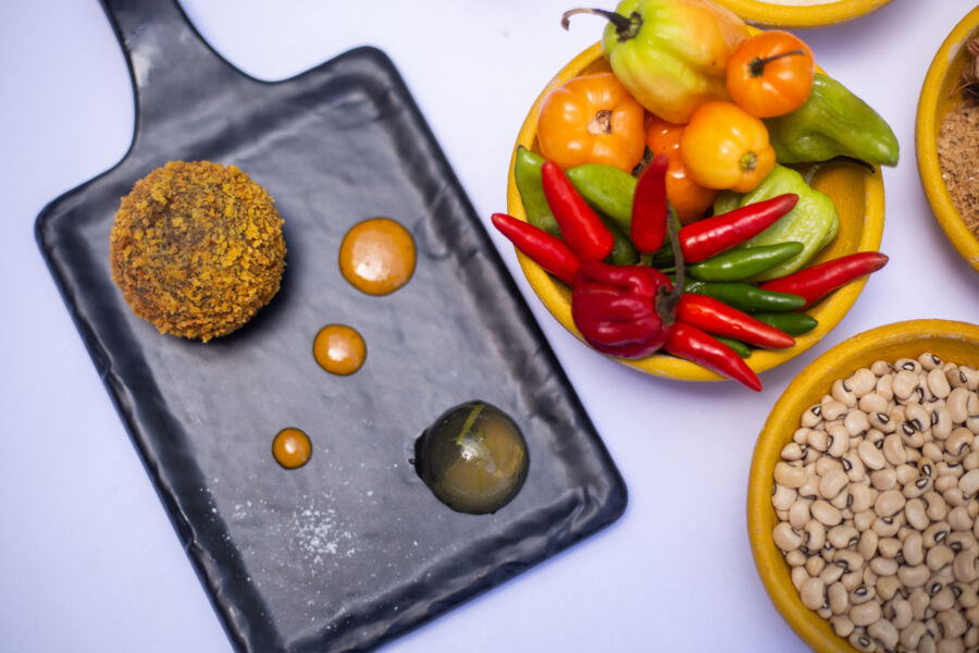 Restaurante De Comer com os Orixás faz releitura da comida de santo