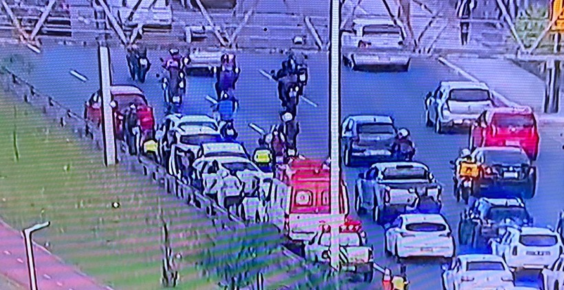 Engavetamento deixa trânsito congestionado na Av. Paralela