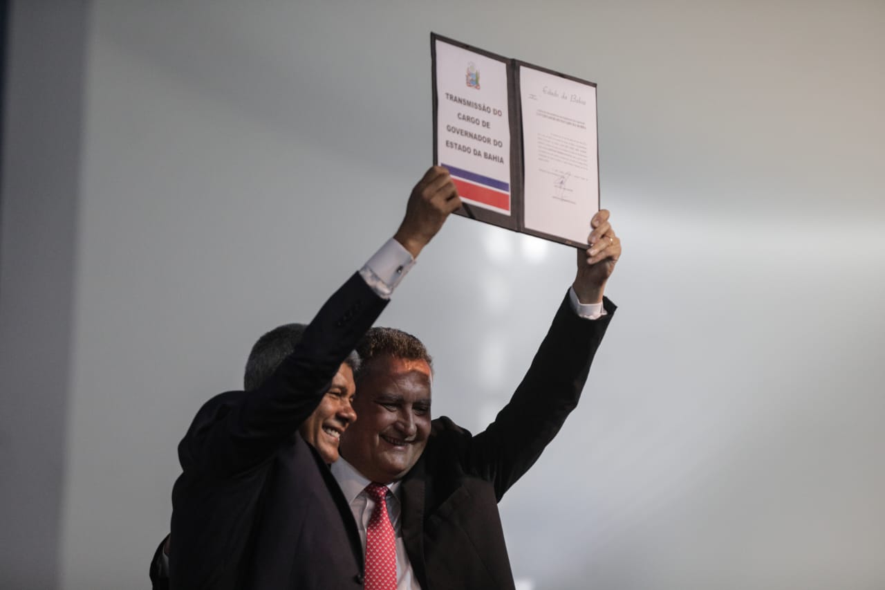 Rui segura choro em discurso de despedida do cargo