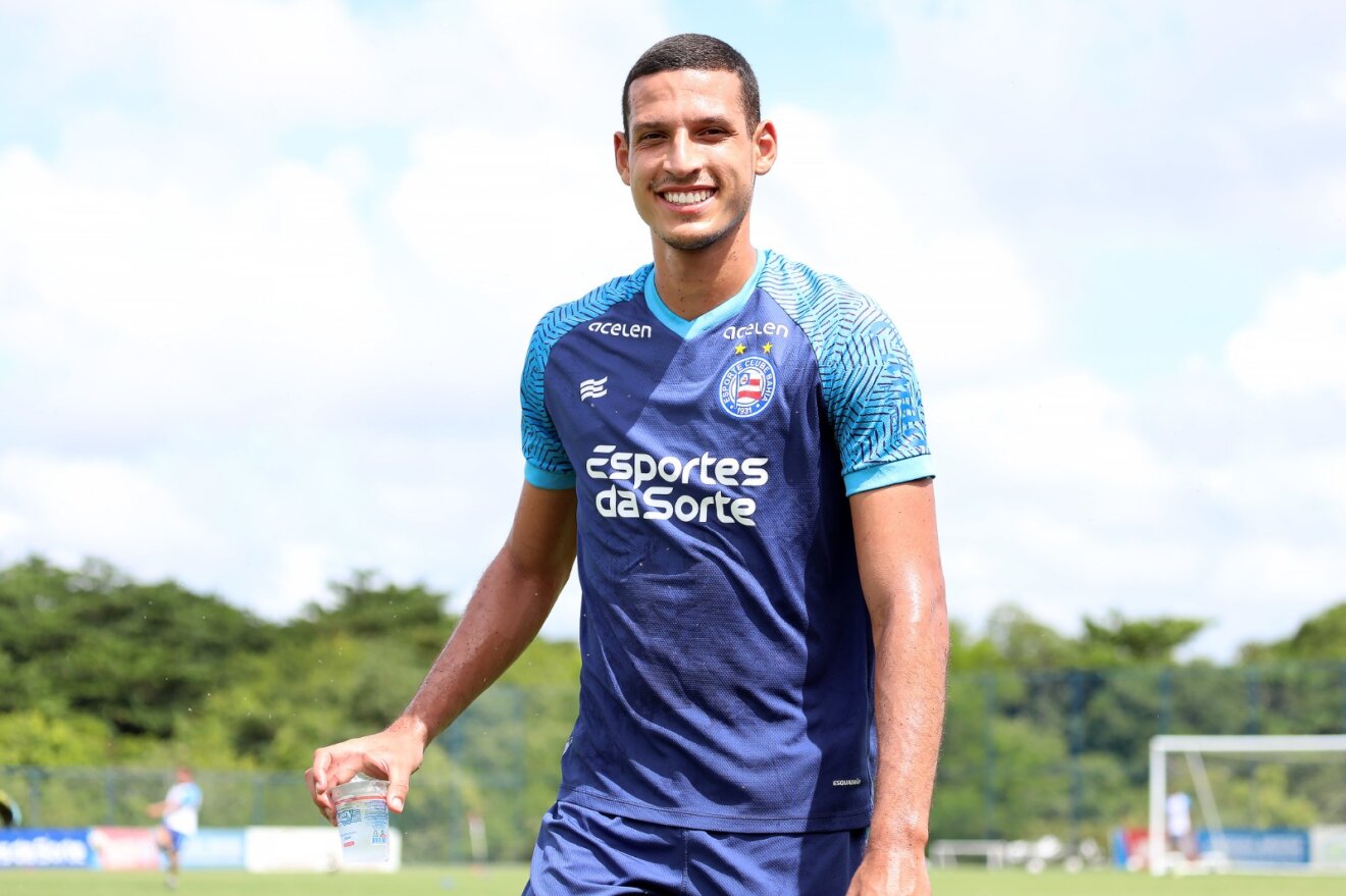 Gabriel Xavier celebra primeiro título como jogador profissional