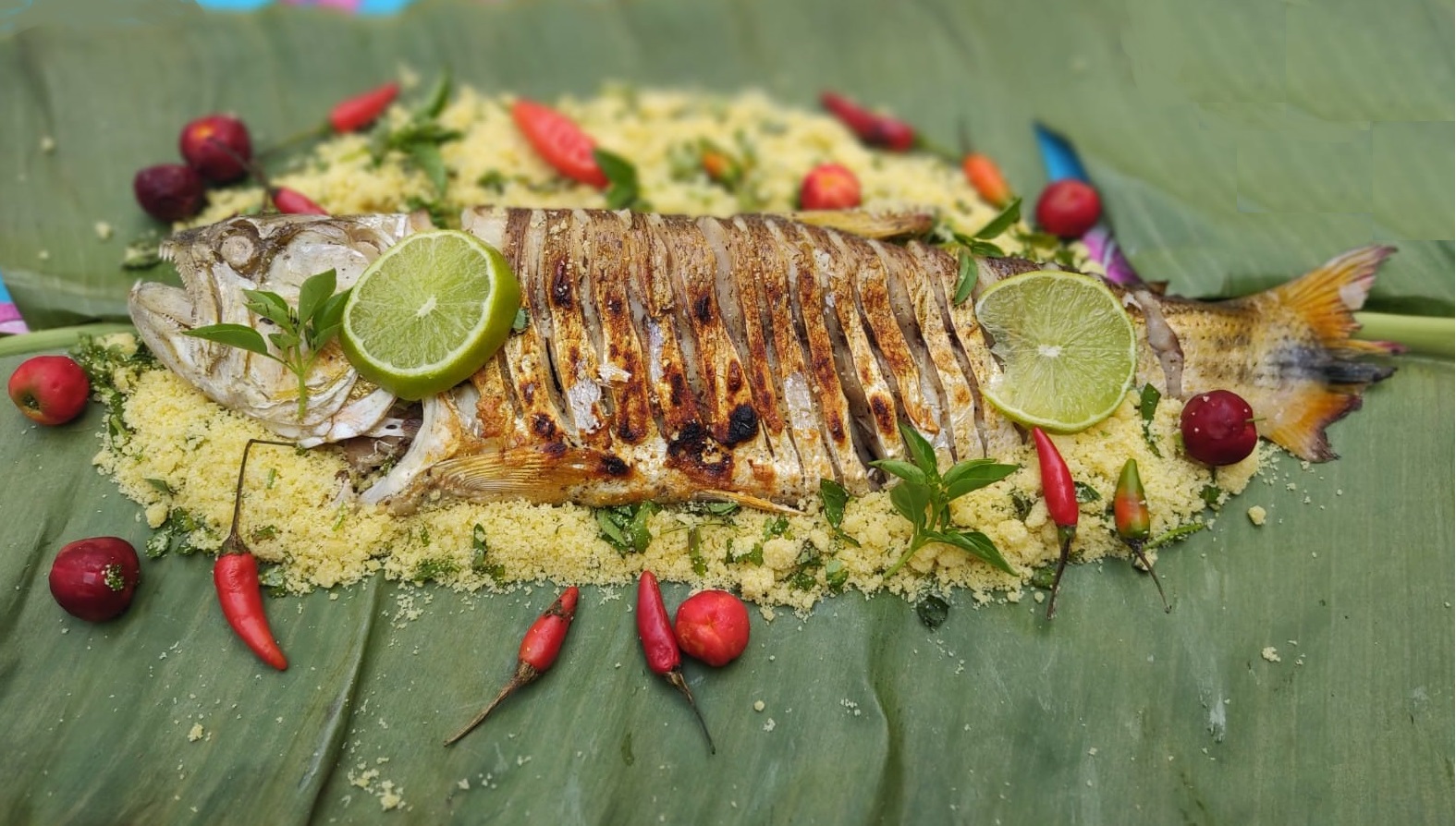 Peixe no moquém traz o sabor da cultura dos povos originários