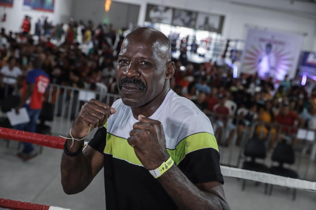 Todos por Holyfield: povo abraça a causa e ajuda lenda do boxe baiano