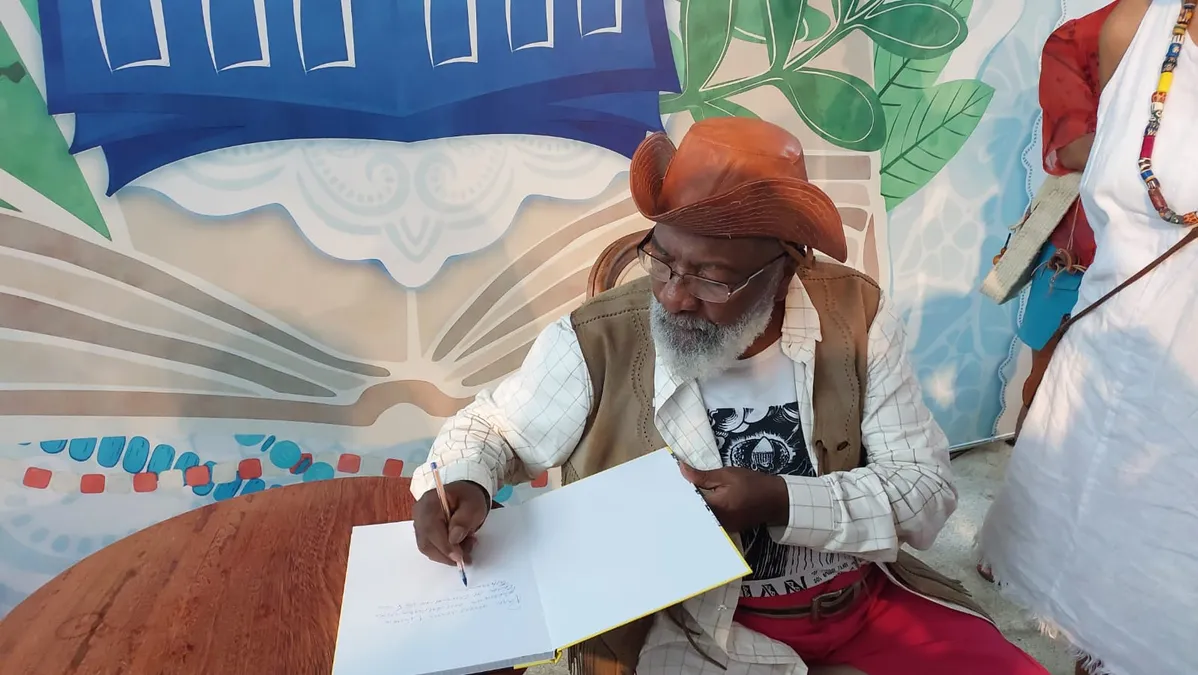 Bule Bule leva tradição do cordel para a Flipelô: "satisfação grande"