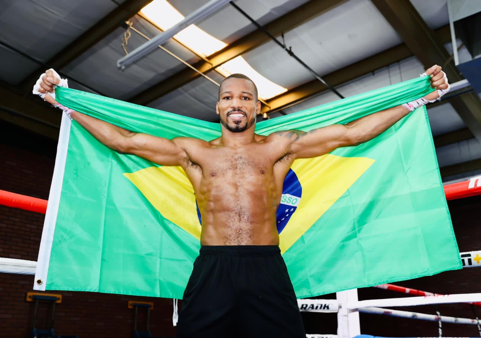 Robson volta aos ringues e tenta retomar caminho rumo ao título