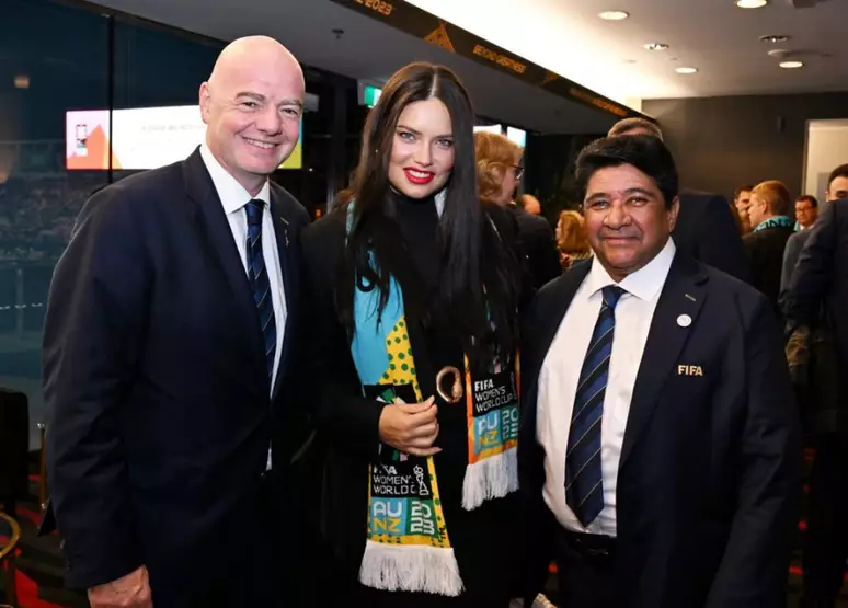 Presidente da CBF assiste abertura do Mundial ao lado de autoridades