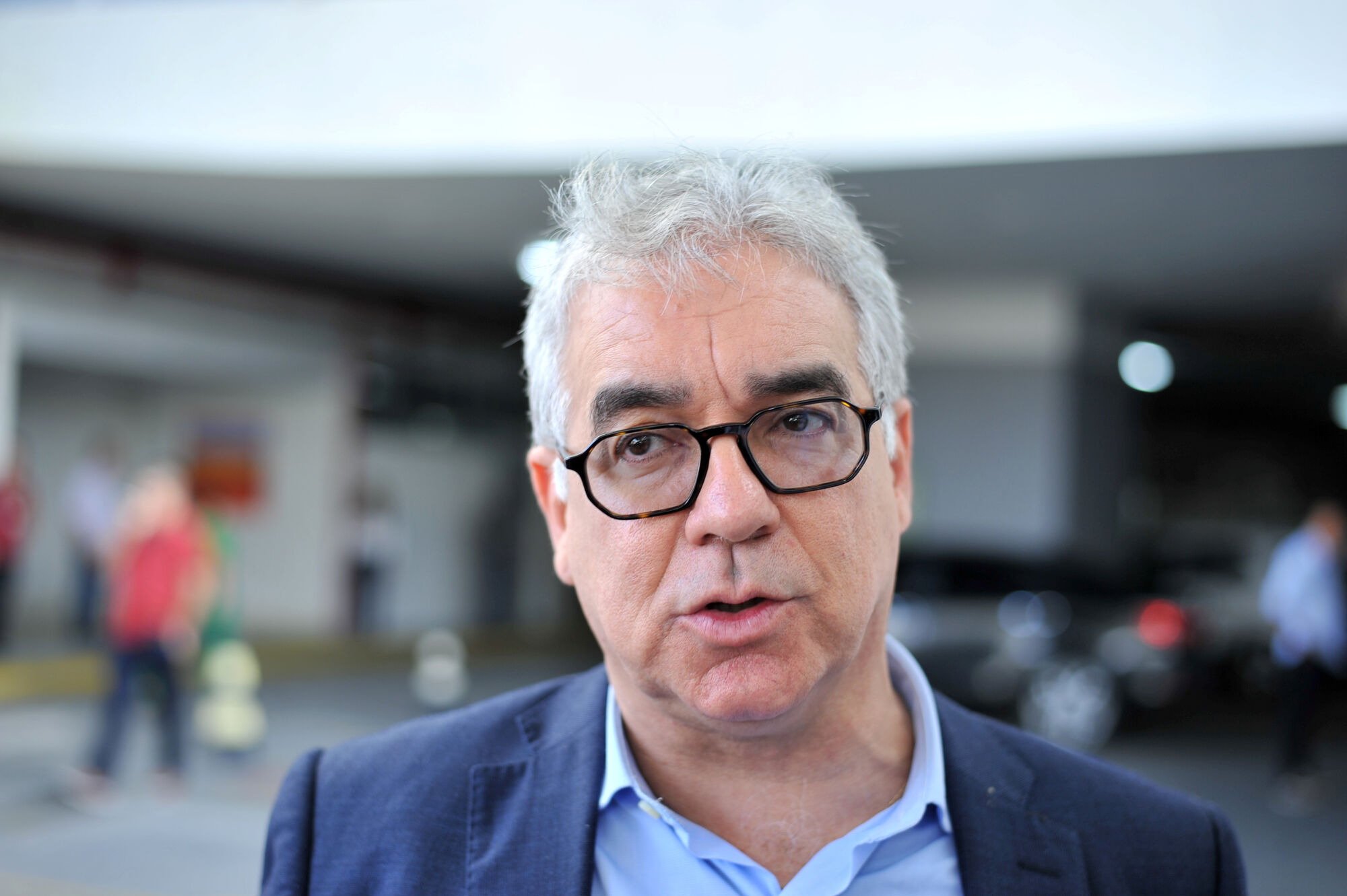 Segundo Zé Neto, Rui Costa tem que entender que precisa atender