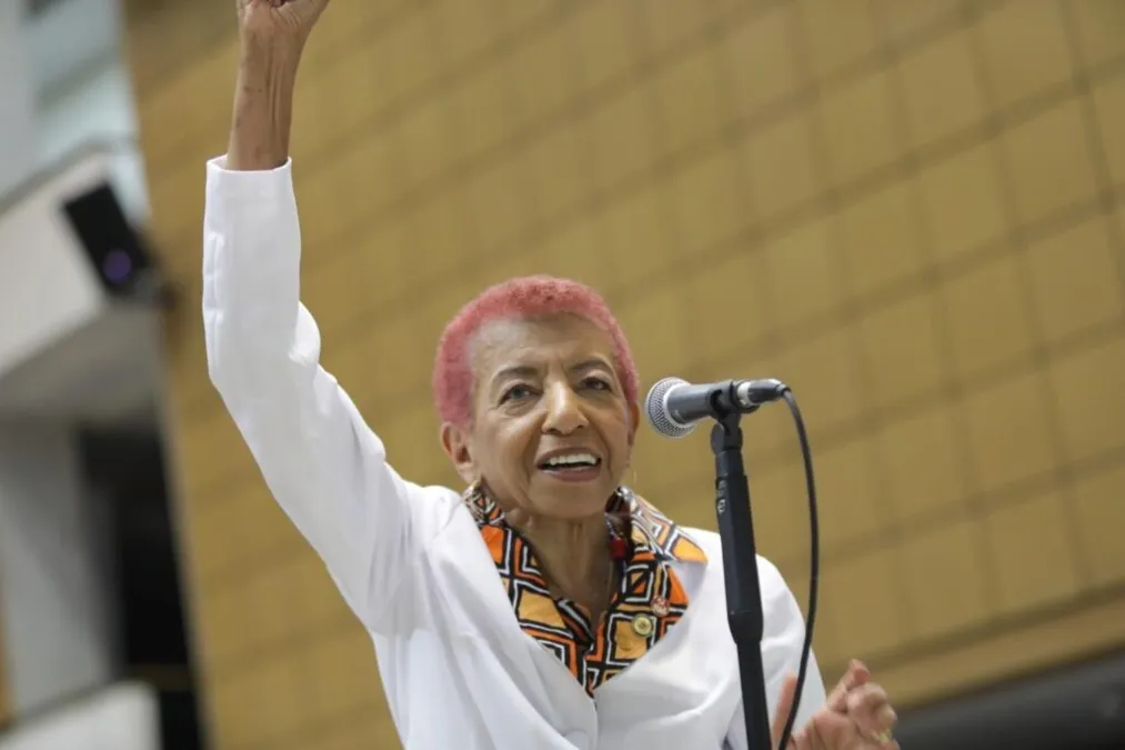 Leci Brandão tem alta hospitalar após ser internada no Rio de Janeiro