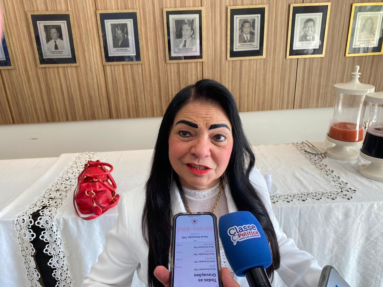 Moema diz não ter pressa para escolher candidato à sucessão