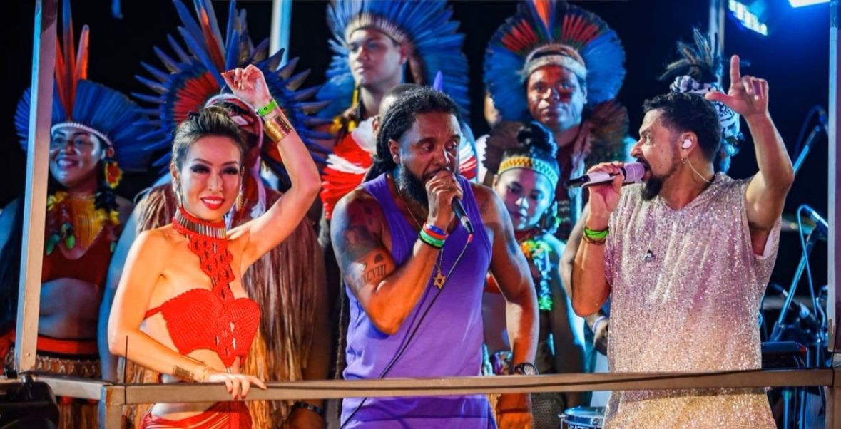 Artista chinesa Qymira se apresenta em trio no Carnaval de Salvador