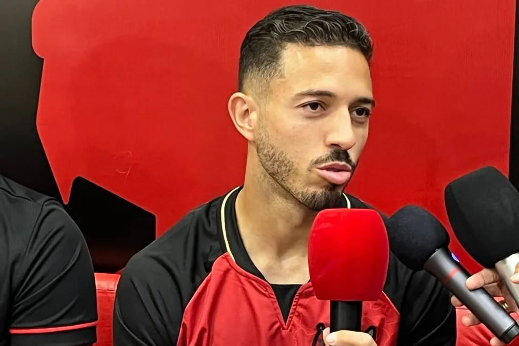 Ex-parceiro de Messi, "polivalente" Jean Mota é apresentado no Vitória