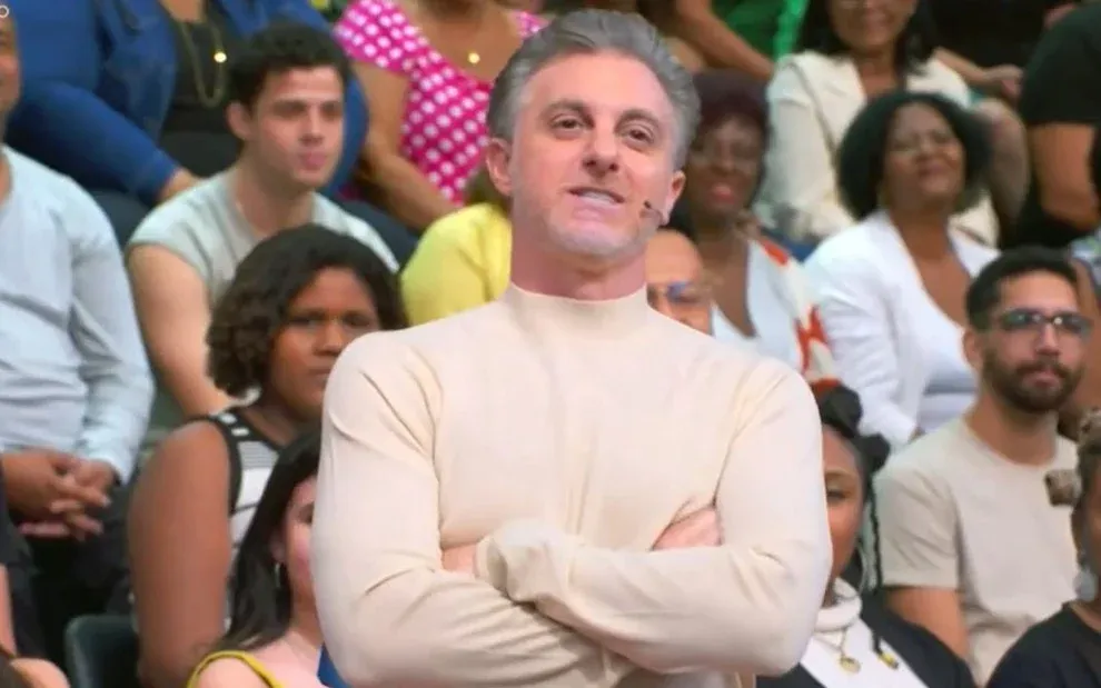 Luciano Huck se desculpa com Gracyanne após brincadeira com Belo
