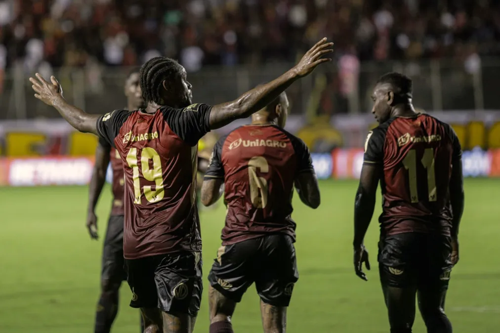 Vitória vence o Treze-PB, mas rodada não ajuda e time está eliminado