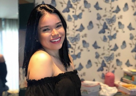 Filha de pastor 'quebra silêncio' após pai dizer que a beijou; ASSISTA