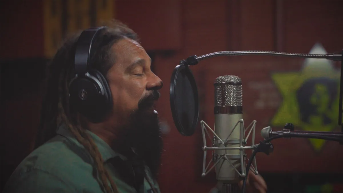 Duda, ex-Diamba, celebra o reggae com clipe gravado na Jamaica