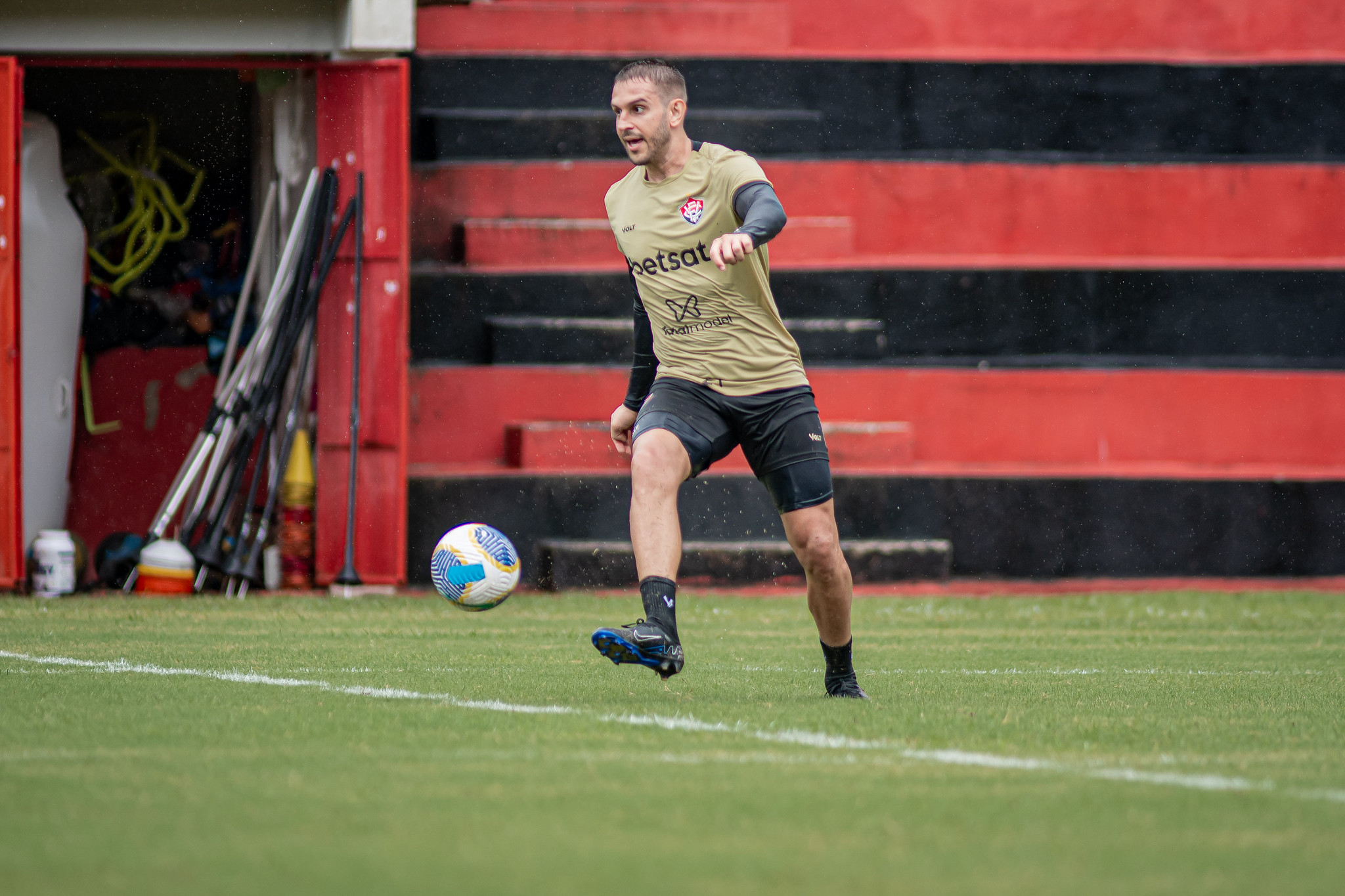 Bruno Uvini comemora retorno ao Vitória no dia do aniversário do filho