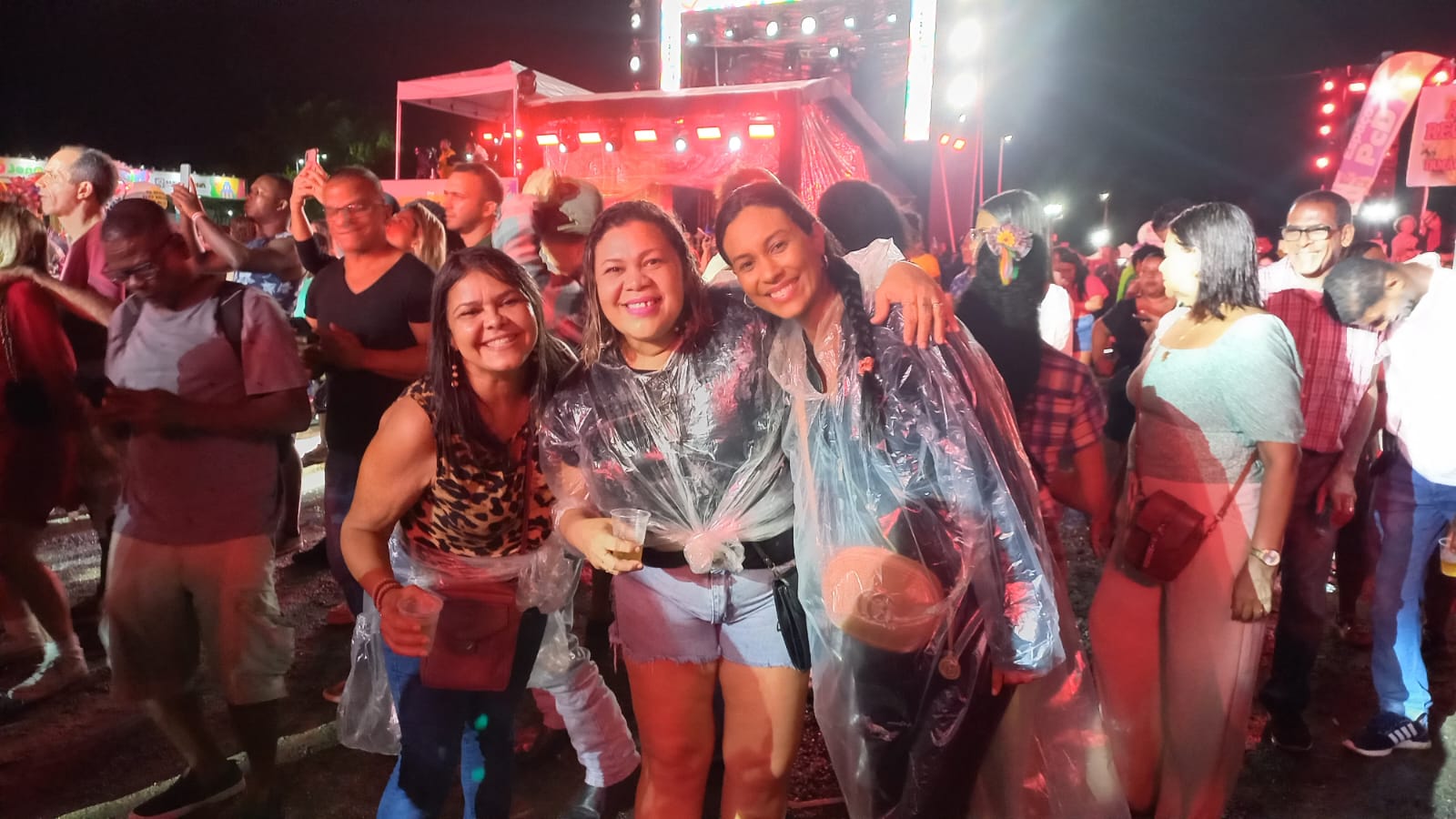 Público antecipa São João com festa no Parque de Exposições