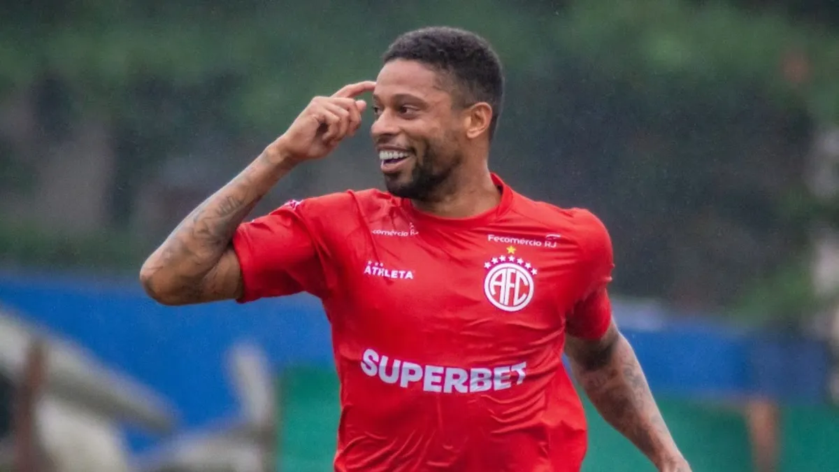 Aos 34 anos, André "Balada" anuncia aposentadoria do futebol