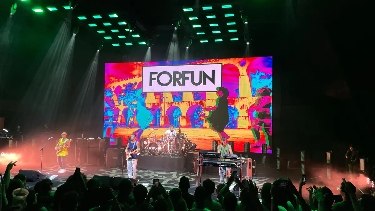 Forfun traz viagem no tempo e homenagens em show na Concha Acústica