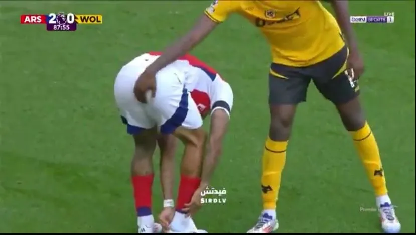 Gabriel Jesus recebe 'mão-boba' e empurra adversário; Veja vídeo