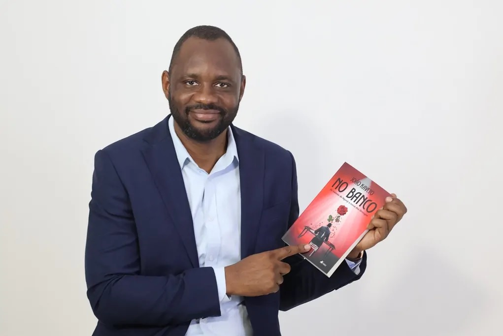 Angolano lança livro em Salvador