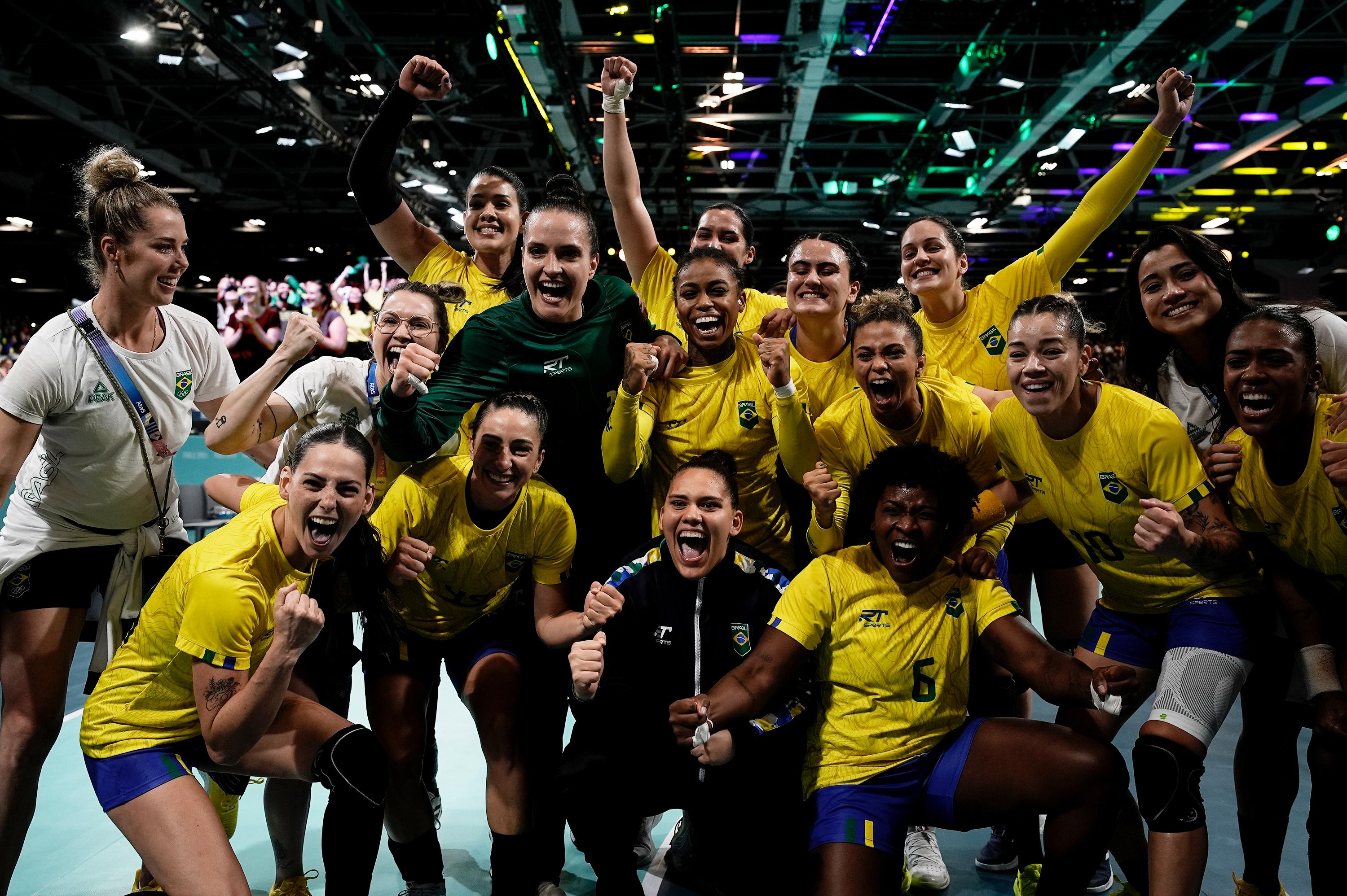 Brasil atropela Angola e avança de fase no handebol feminino