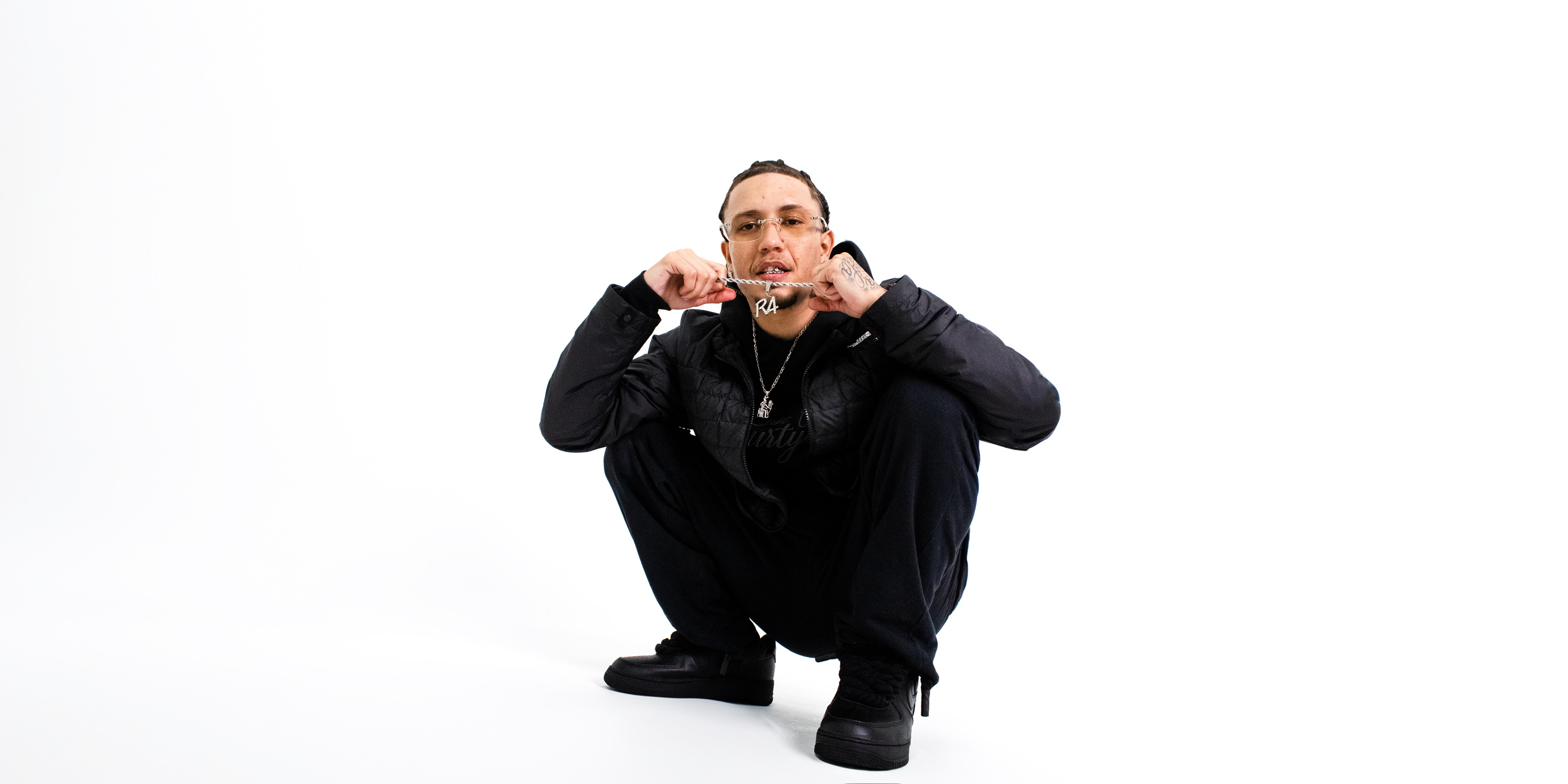 Rapper baiano R4 lança novo single: "Mistura de Londres com a Bahia"