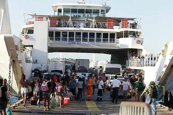 Vai viajar? Fila do ferry-boat chega a espera de 3 horas em Salvador