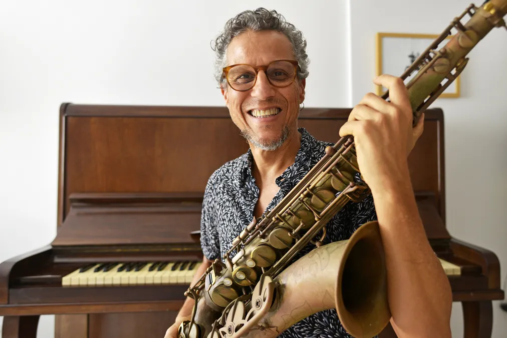 Rowney Scott comemora 60 anos de vida e 20 como professor em concerto