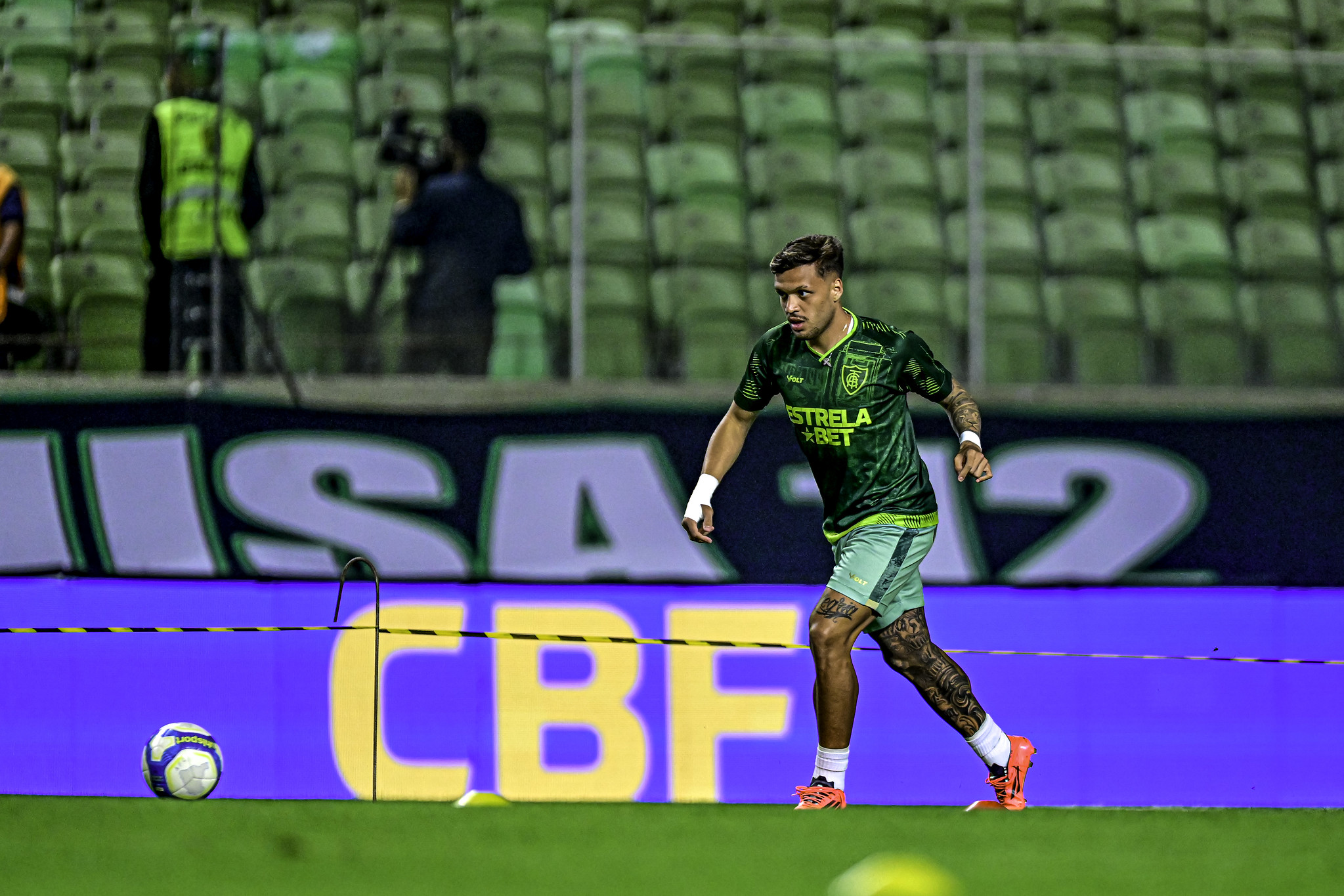 América-MG quer a permanência de meia emprestado pelo Vitória