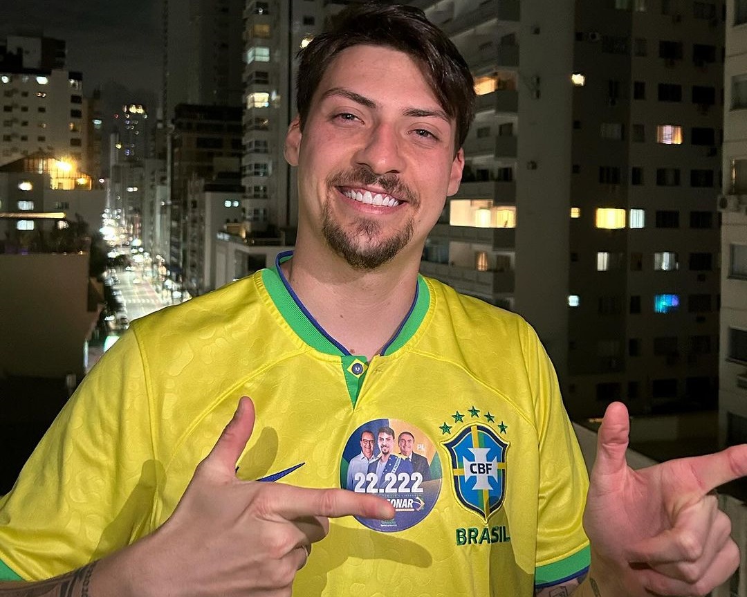 Filho de Bolsonaro fecha acordo e paga dívida de R$ 500 mil com banco